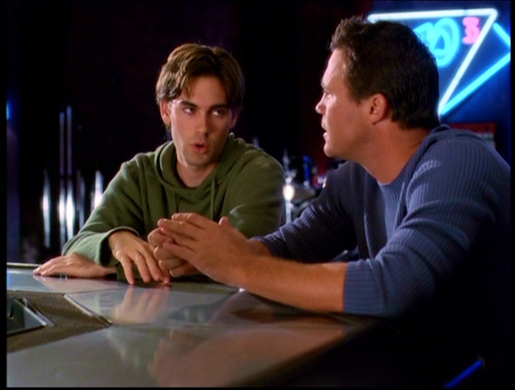 Chris Halliwell le fils de Piper et Léo de la série Charmed sera au ...