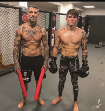 Rencontre avec le mystérieux Giulio de la série Curon au Popcon ...